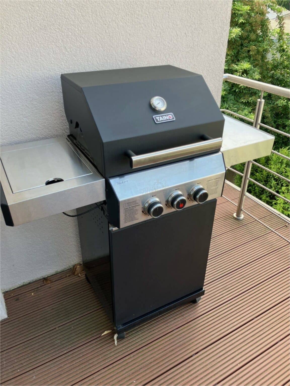 TAINO BLACK 2+1 Gasgrill 2 Brenner mit Seitenkocher - EdelKüche