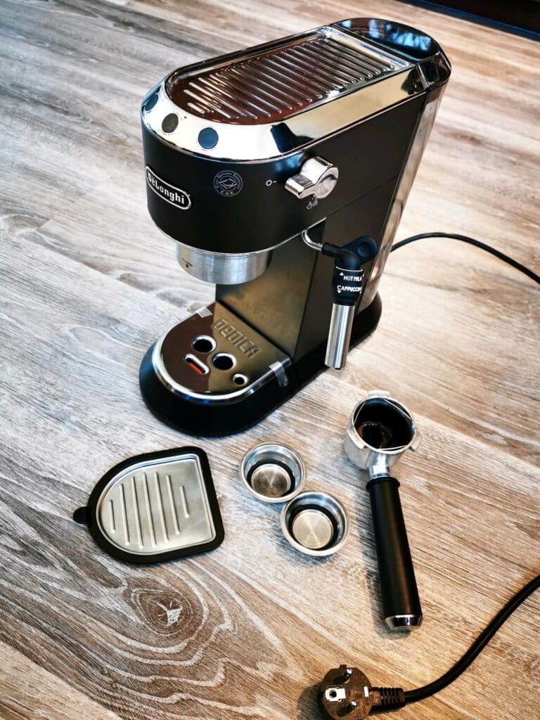 De’Longhi EC685.BK Dedica Siebträgermaschine - EdelKüche