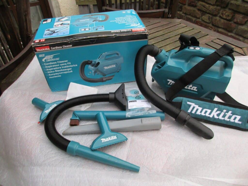 Makita DCL184Z Staubsauger 18 V - EdelKüche