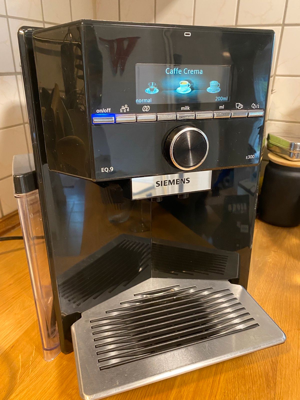 Siemens EQ.9 Plus s300 TI923309RW Kaffeevollautomat - EdelKüche